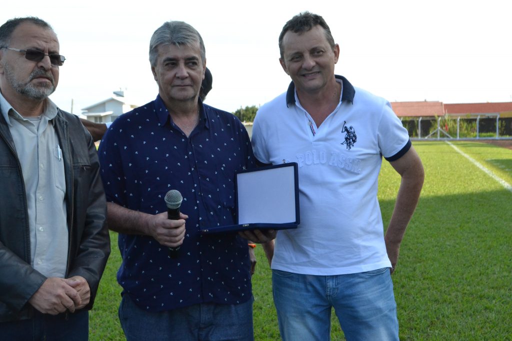 Milton Reis homenageado | Tribuna da Região