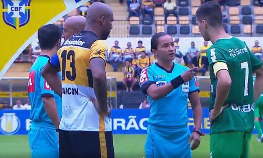 Em decisão da Série D, Edina Alves entra para história como primeira ...