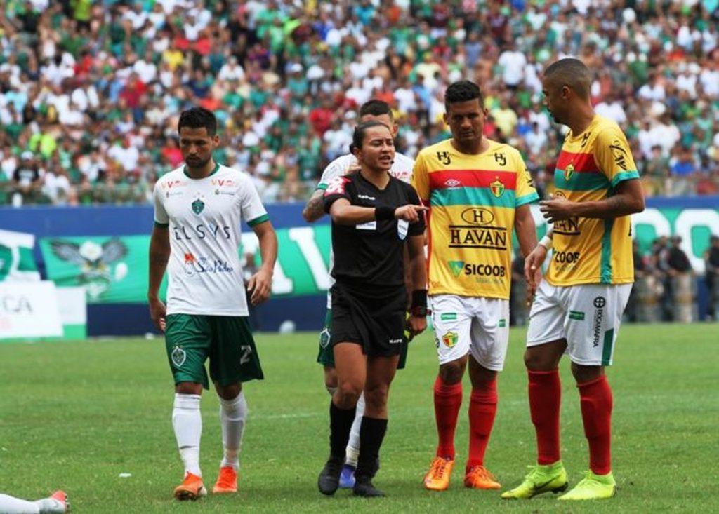 Edna Alves entra pra história na arbitragem brasileira | Tribuna da Região