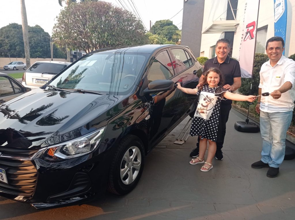 Acig entregou prêmios do Dia dos Pais; a pequena Livia recebeu a chave ...